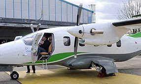 Evektor apresenta bimotor EV-55 Outback para até 14 passageiros ...