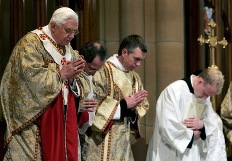 phat catholic apologetics: Bowing During the Creed