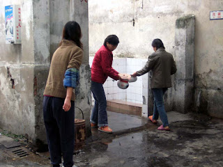 Musings on Life in Hong Kong: Emptying Chamber Pots