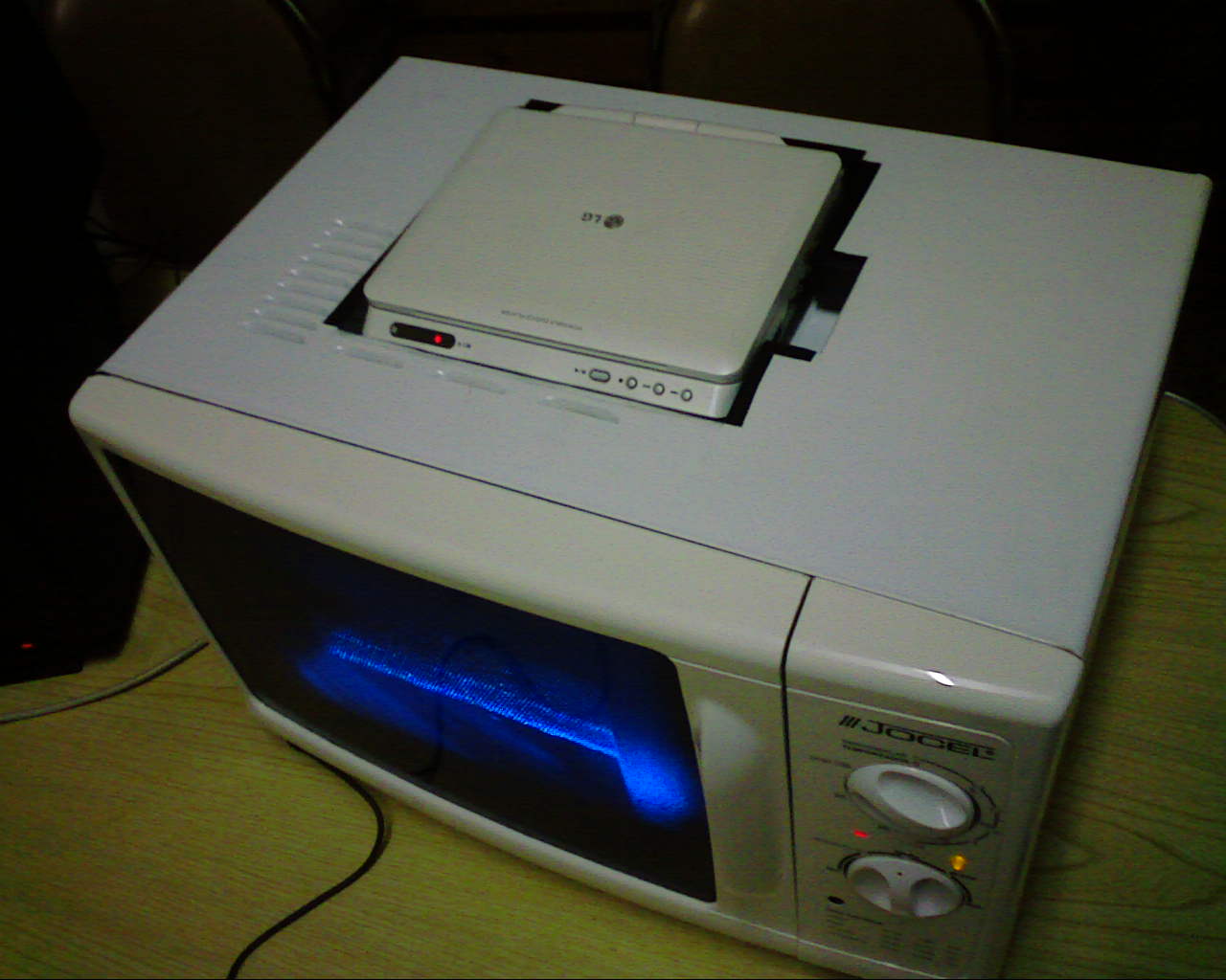 Tudo Sobre Tudo: Microwave PC (o microondas-computador!)
