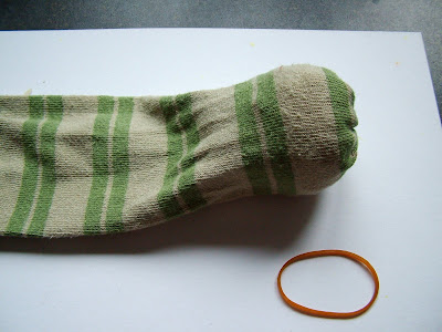 Leanne Woods Designs: Tutorial - Homemade Poi for Kids