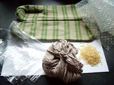 Leanne Woods Designs: Tutorial - Homemade Poi for Kids