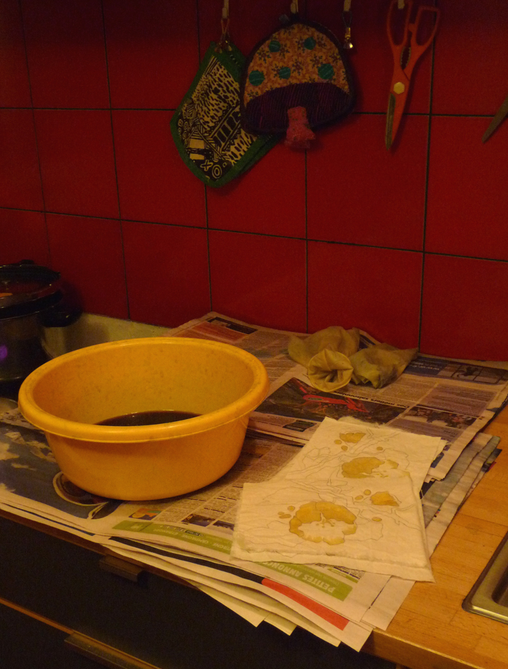 WAX AND DYE: TO EXPLAIN BATIK