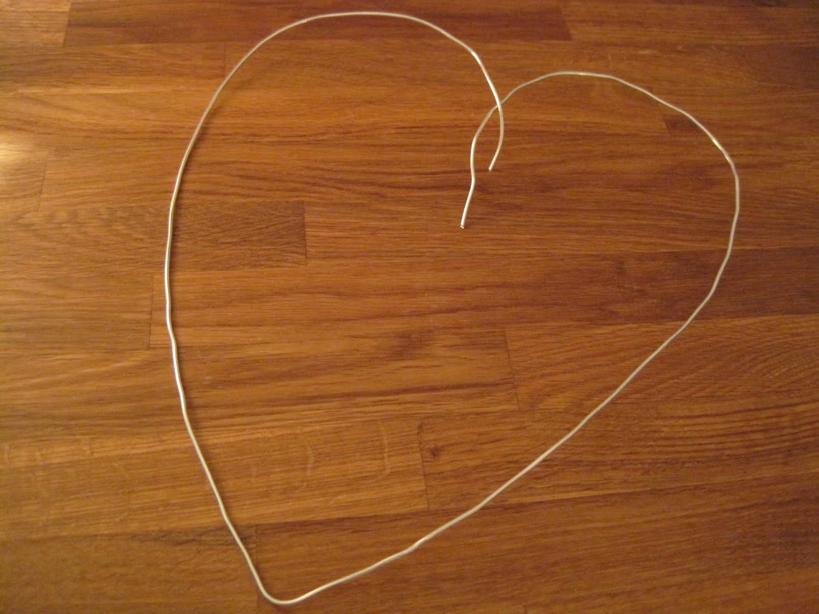 {Beautiful Nest}: Ruffled Felt Heart Wreath