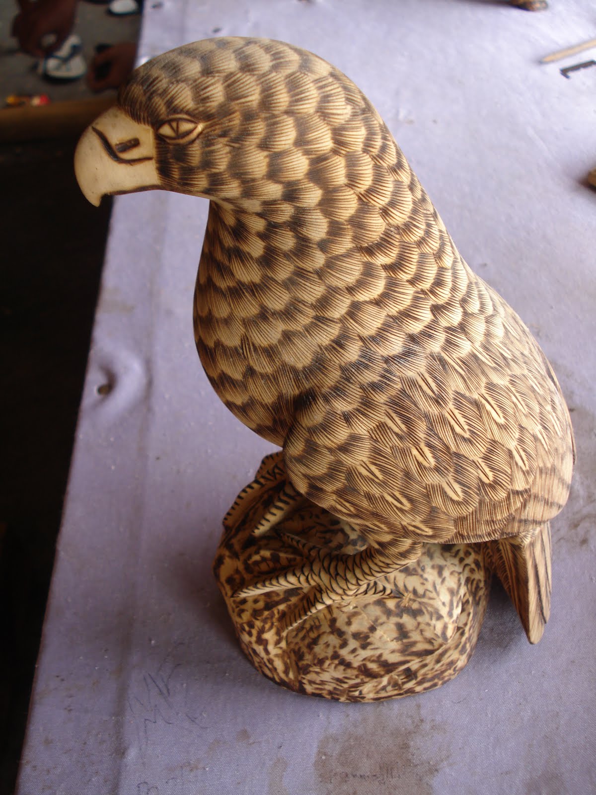 WOOD CARVING: BIRD HAWK A2