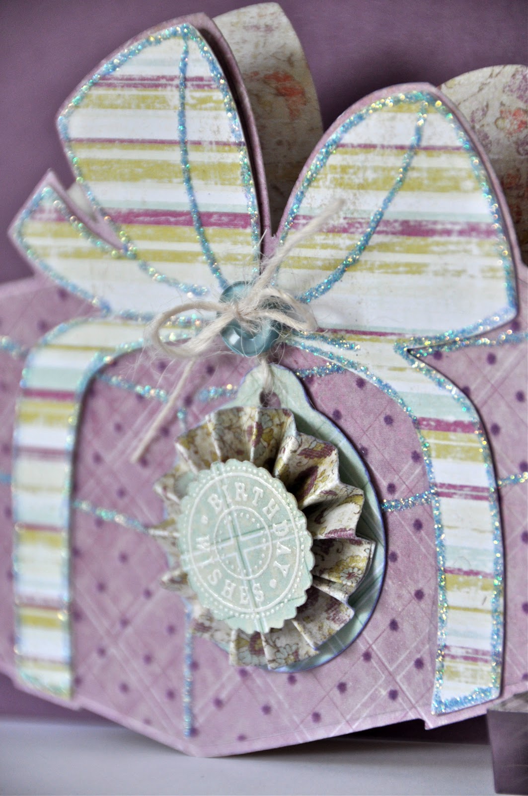 Court's Crafts: Present Shape Card