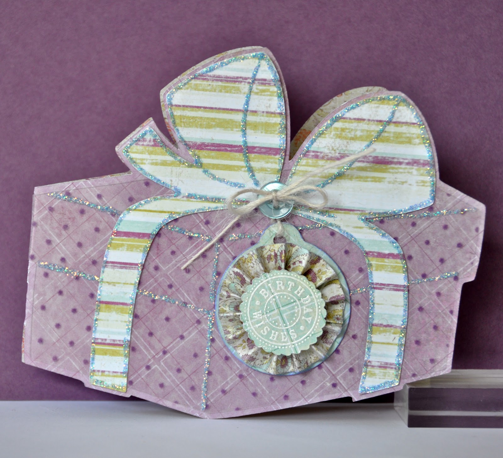 Court's Crafts: Present Shape Card