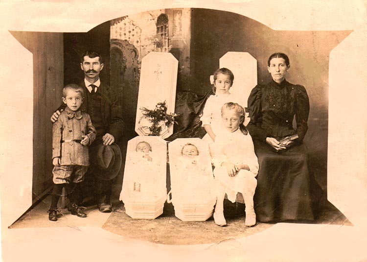 Early Post Mortem Photography: Dead Twins With Family