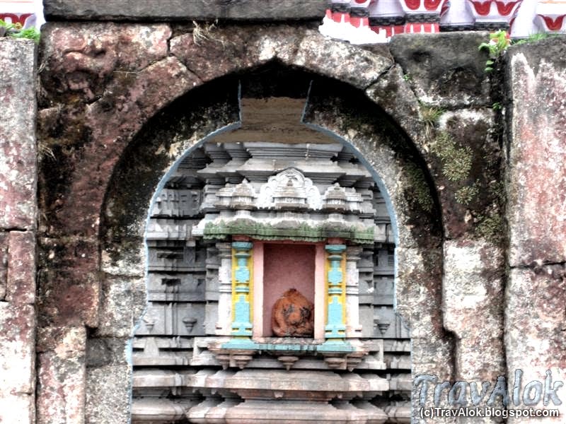 TravAlok: Narayaneshwar Temple At Narayanpur Near Pune.