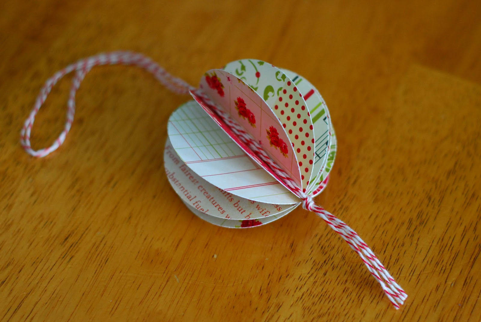 funsize creations: Christmas paper ornament tutorial