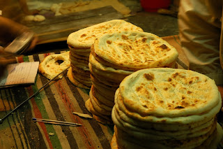 Food from all over the World: Naan or Hotel ki Roti