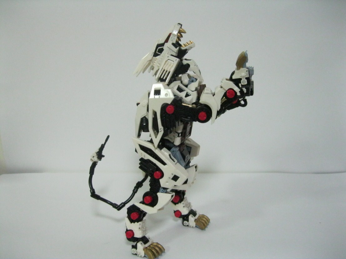 Realm of Darkness: 1/72 HMM Liger Zero Review