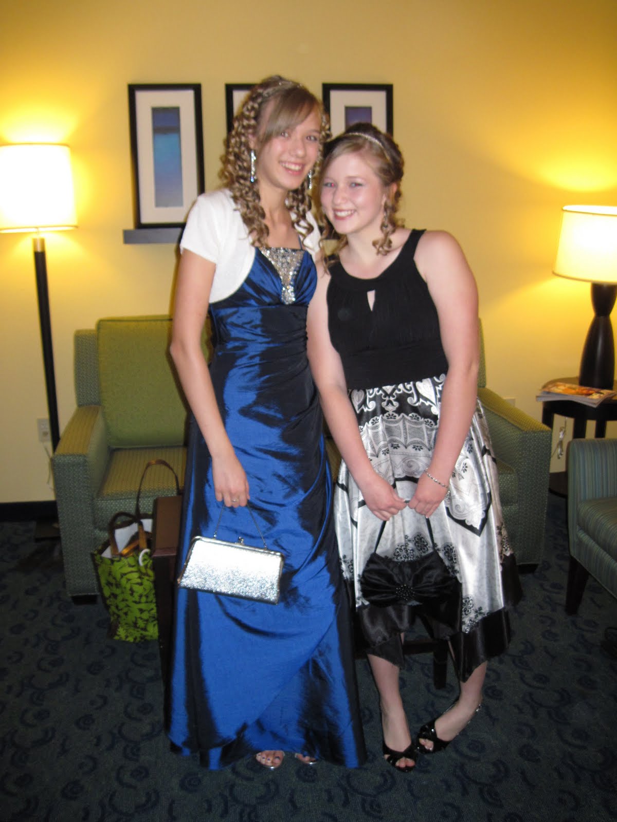 The Mother-Daughter Blog: Senior Prom: La Lumier Da Pari