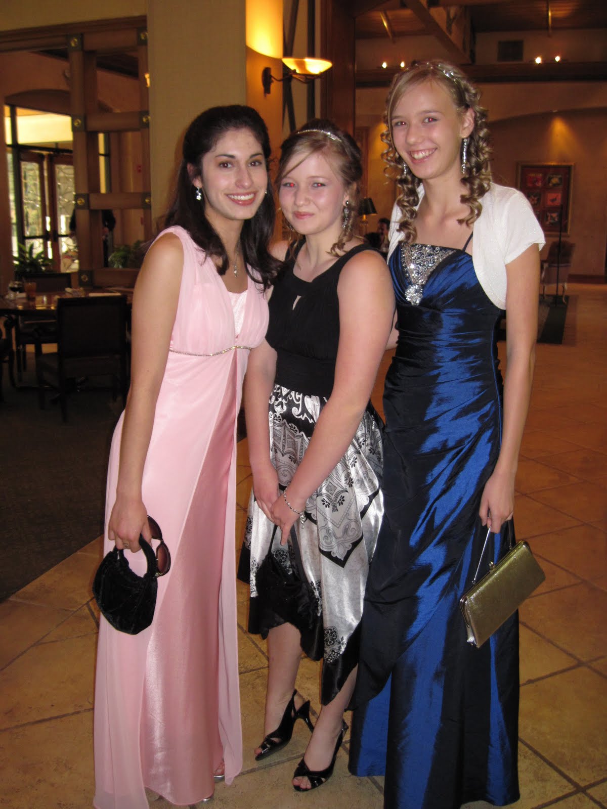 The Mother-Daughter Blog: Senior Prom: La Lumier Da Pari