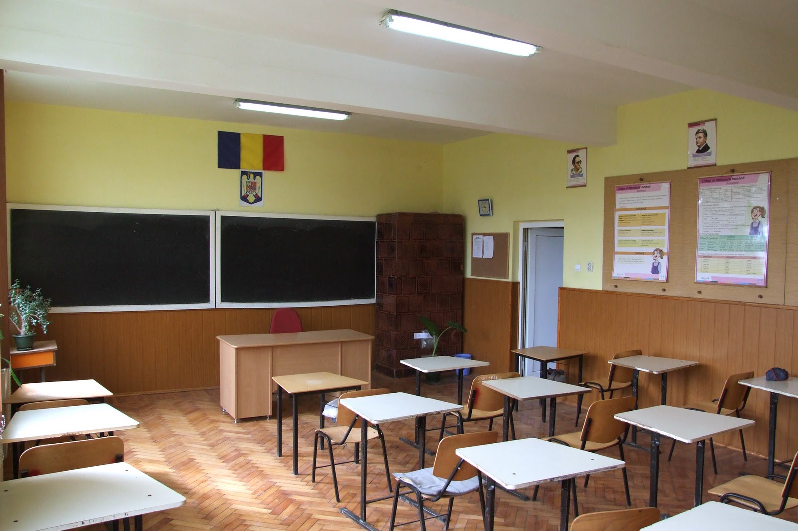 SCOALA CU CLASELE I-VIII NOJORID: POZE CU SCOALA