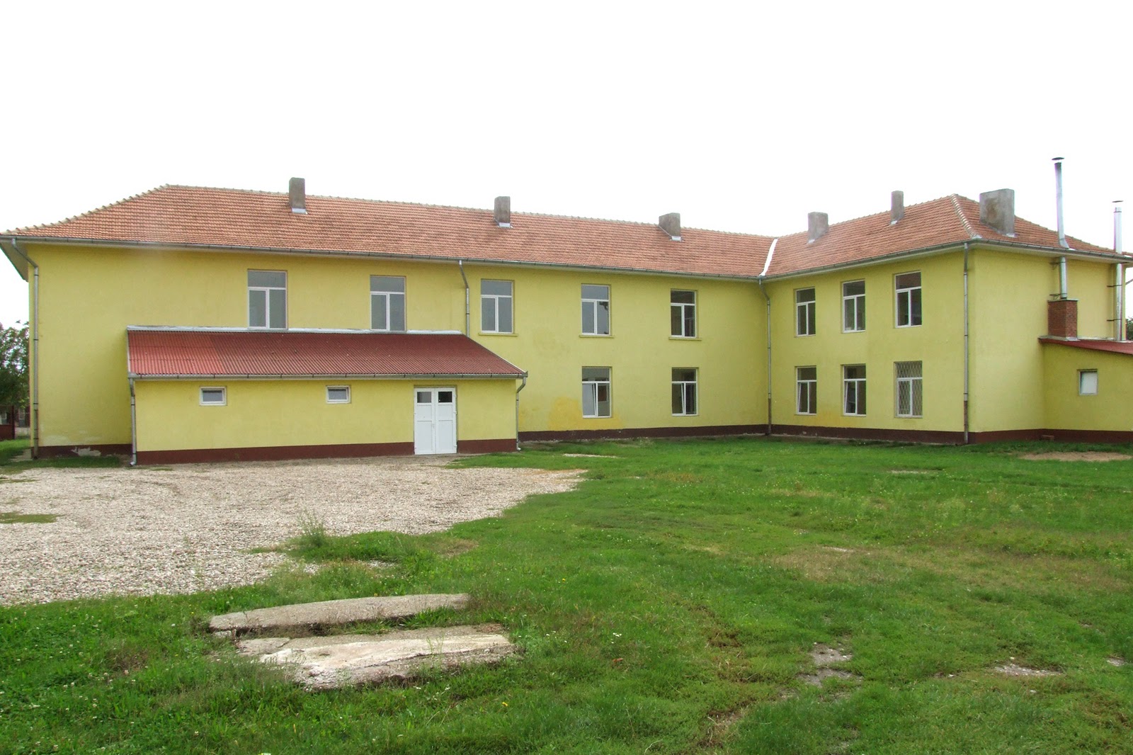 SCOALA CU CLASELE I-VIII NOJORID: POZE CU SCOALA