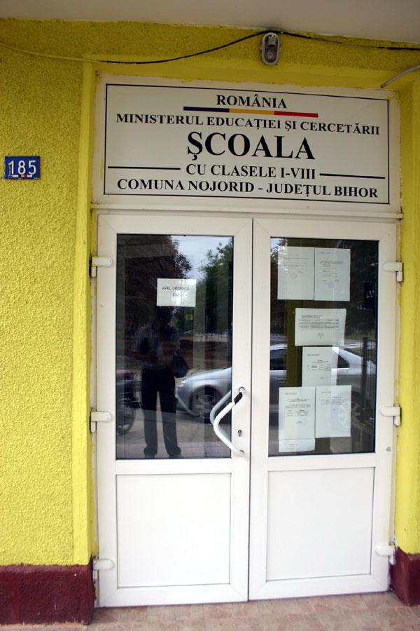 SCOALA CU CLASELE I-VIII NOJORID: POZE CU SCOALA