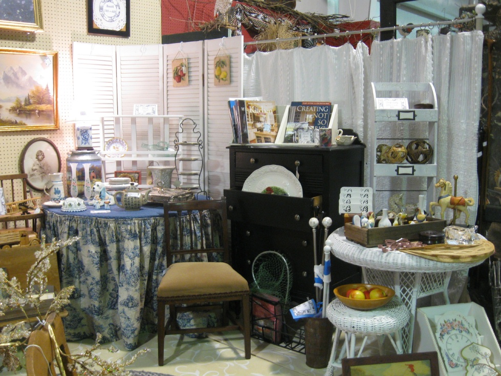 First A Dream: Finished Hutch and Fabulous Booth Redo