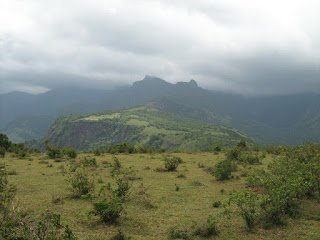 Kirigalpoththa: Magnificent Maningala