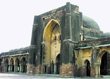 Museum of Muslim Art India: The Begumpuri Masjid New Delhi