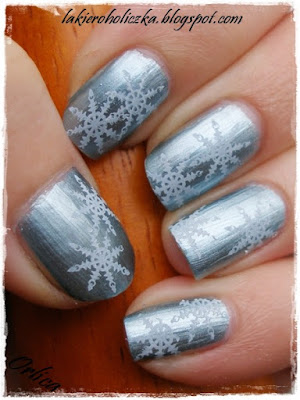 Confessions of a Polishaholic: First snow in Poland! (Nail Art)