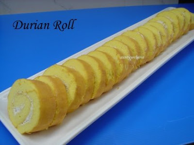 Yochana's Cake Delight! : Durian Roll