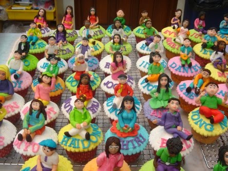 Yochana's Cake Delight! : People Cupcakes
