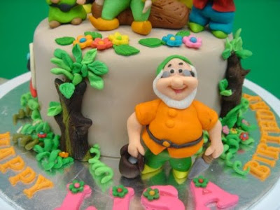 Yochana's Cake Delight! : Dwarf Cake for Lisa