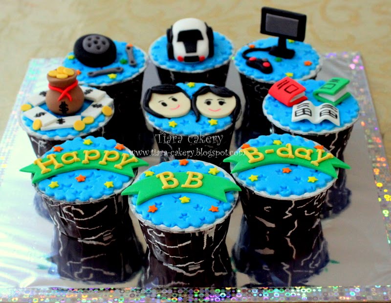 Tiara Cakery: .. Playstation cupcake set