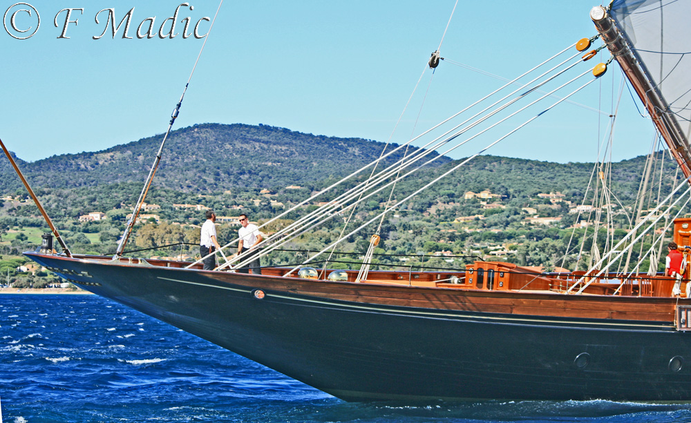 Voilier à trois, quatre ou cinq mâts: CREOLE