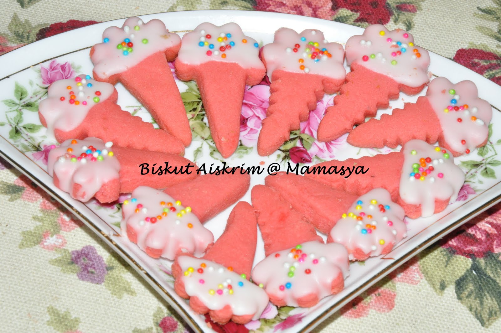 Dapur Mamasya: Biskut Ais Krim Pink