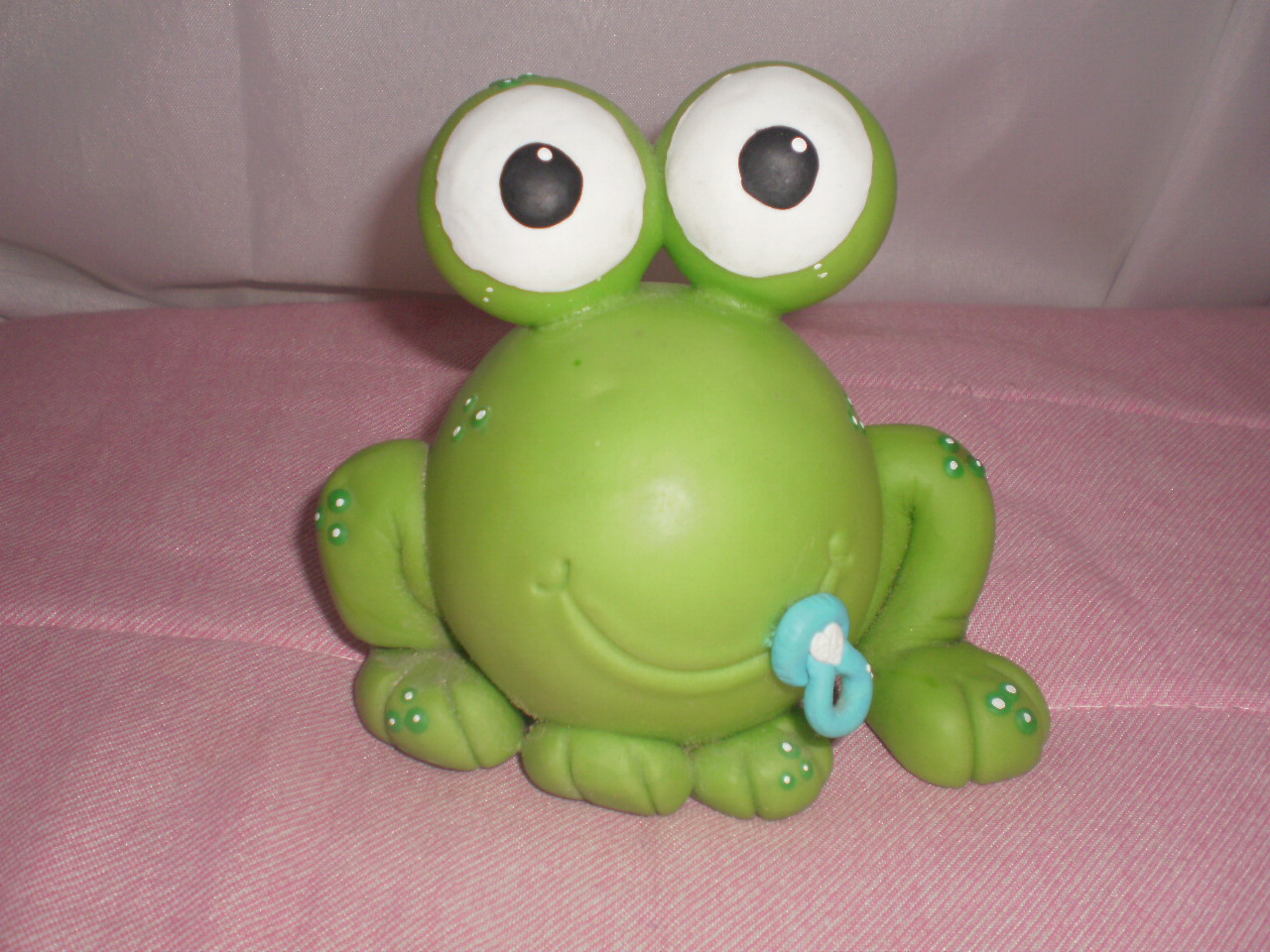 mis creaciones: la rana rene ´´´´adorno de torta