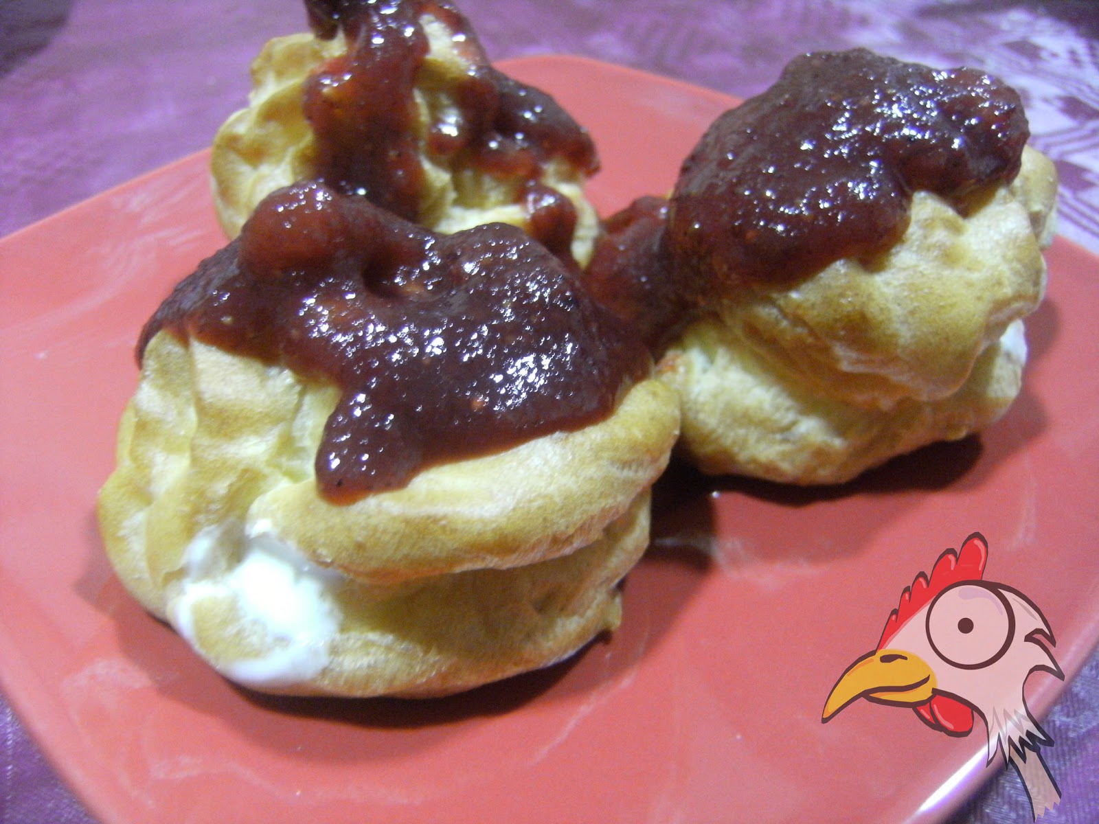 Como el ojo de un pollo: PROFITEROLES RELLENOS DE CREMA DE QUESO Y ...