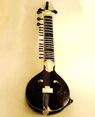 MUSICAL INSTRUMENTS: STRING INSTRUMENTS (PLUCKING)