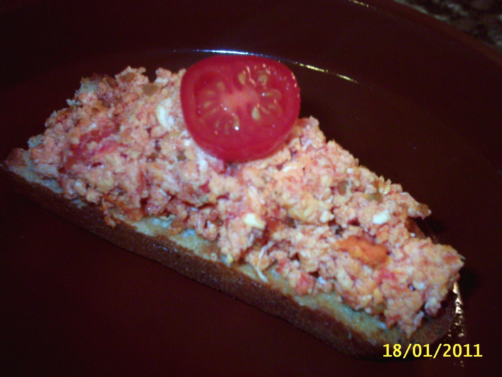 Cocina Con Nieves: Tostada con ajo y revoltillo