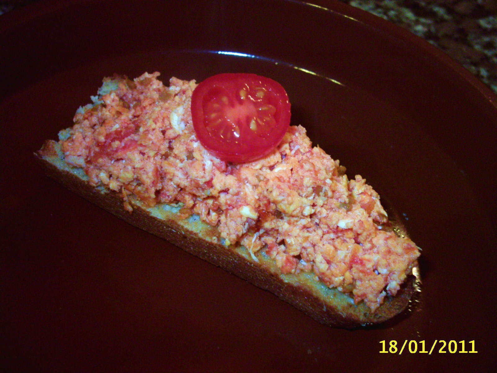 Cocina Con Nieves: Tostada con ajo y revoltillo