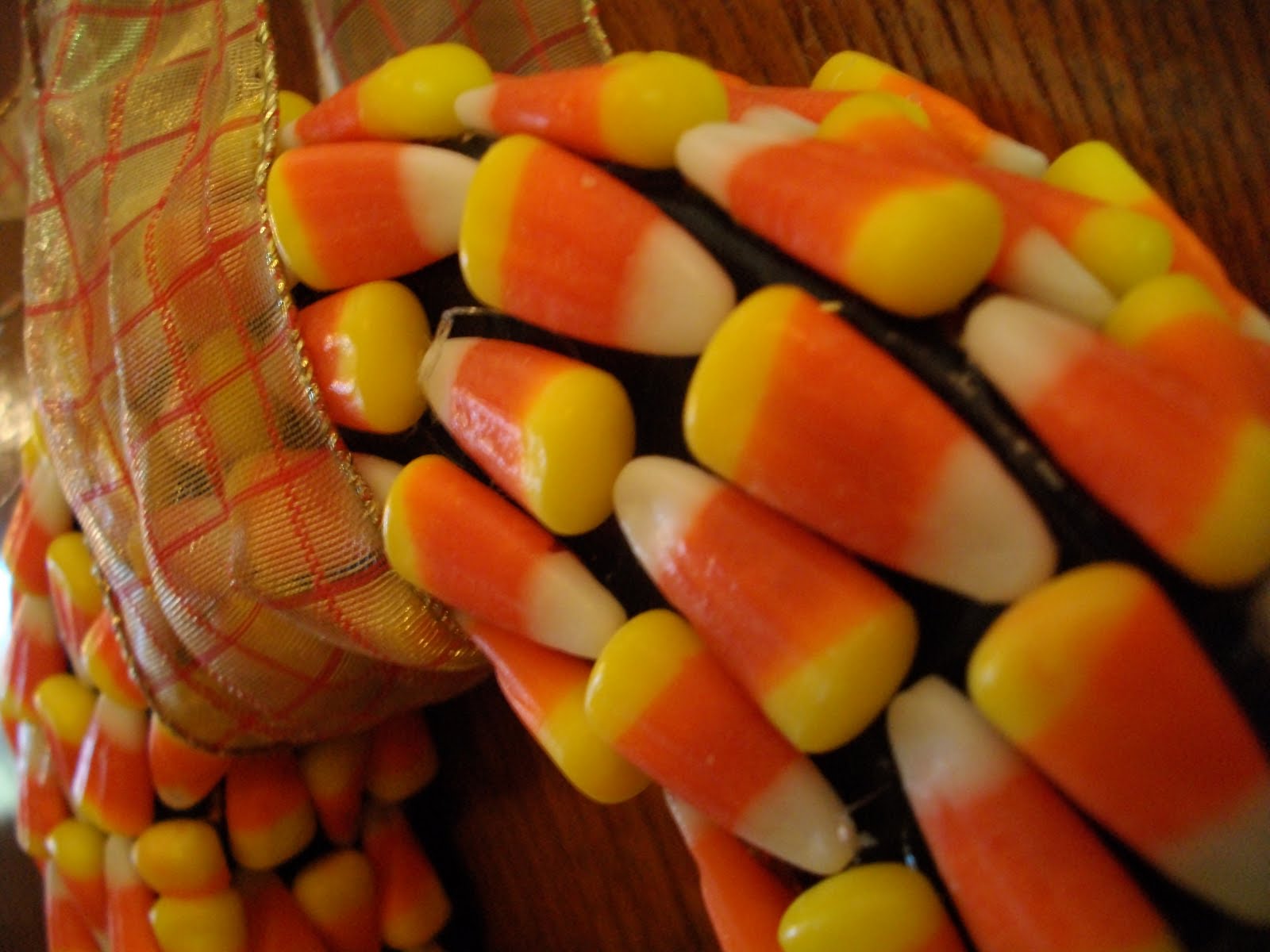 scrapcandydesigns: Candy Corn Wreath!