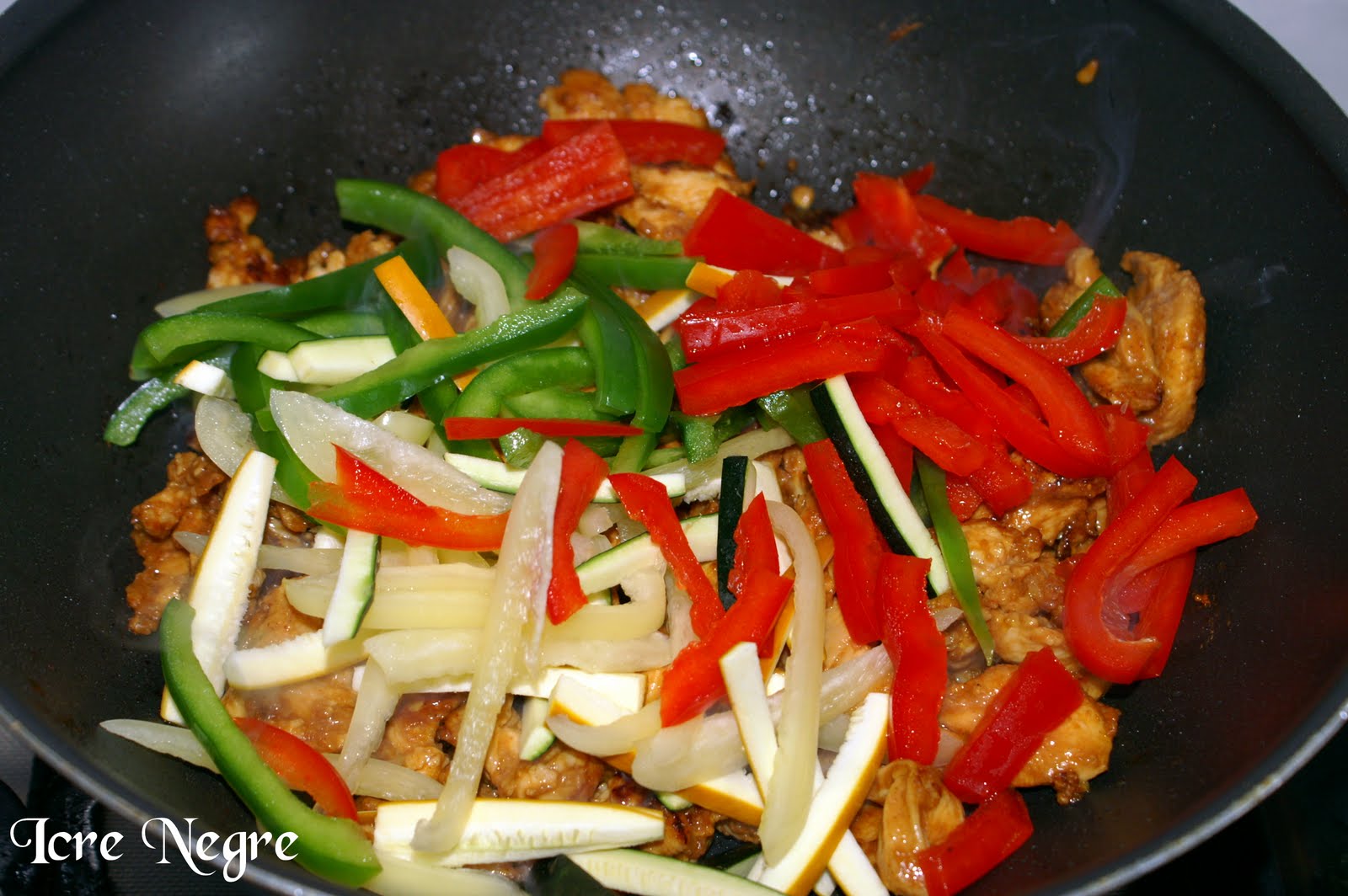 Icre Negre: Pui cu "5 arome" Chow Main