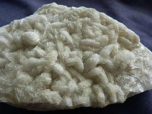 MINERALES: MAGNESITA