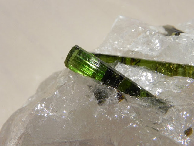 MINERALES: TURMALINA, ELBAÍTA (VERDELITA)