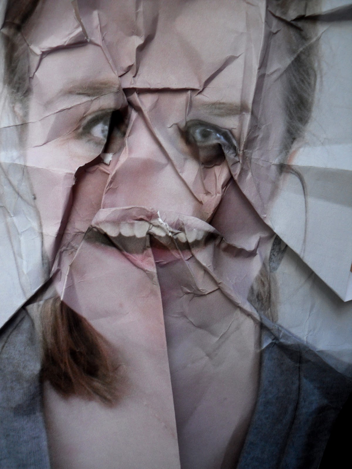 RYUNG RYUNG: scrunching up paper