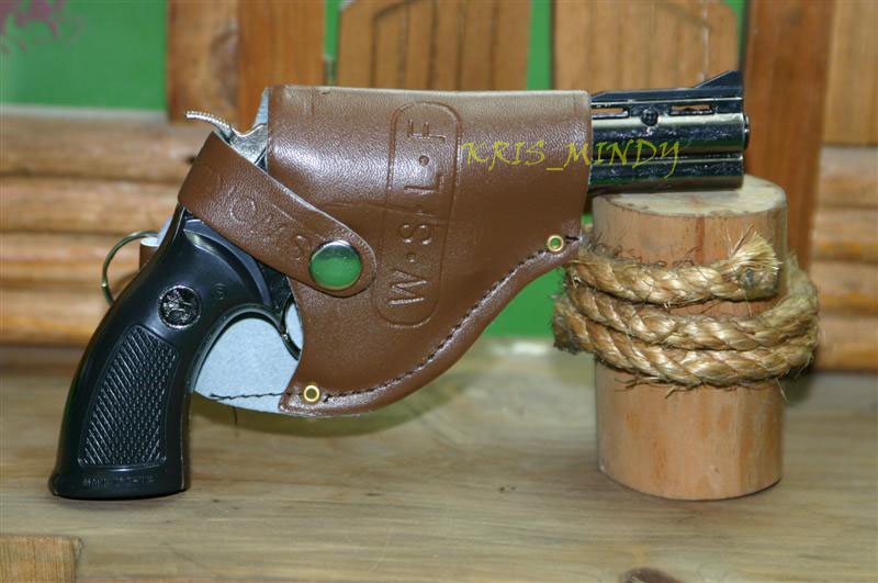 Gun lighter Agent: .357 Magnum Revolver Gun Shaped Lighter with Hand Casing