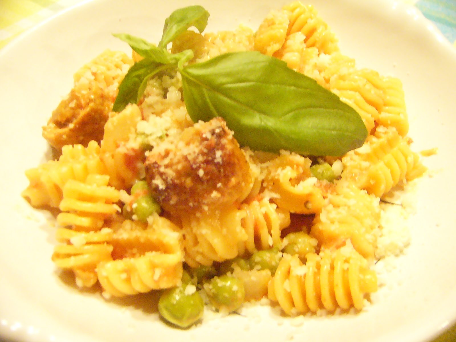 Tomates cerises et Basilic: Pâtes aux saucisses italiennes épicées, à ...