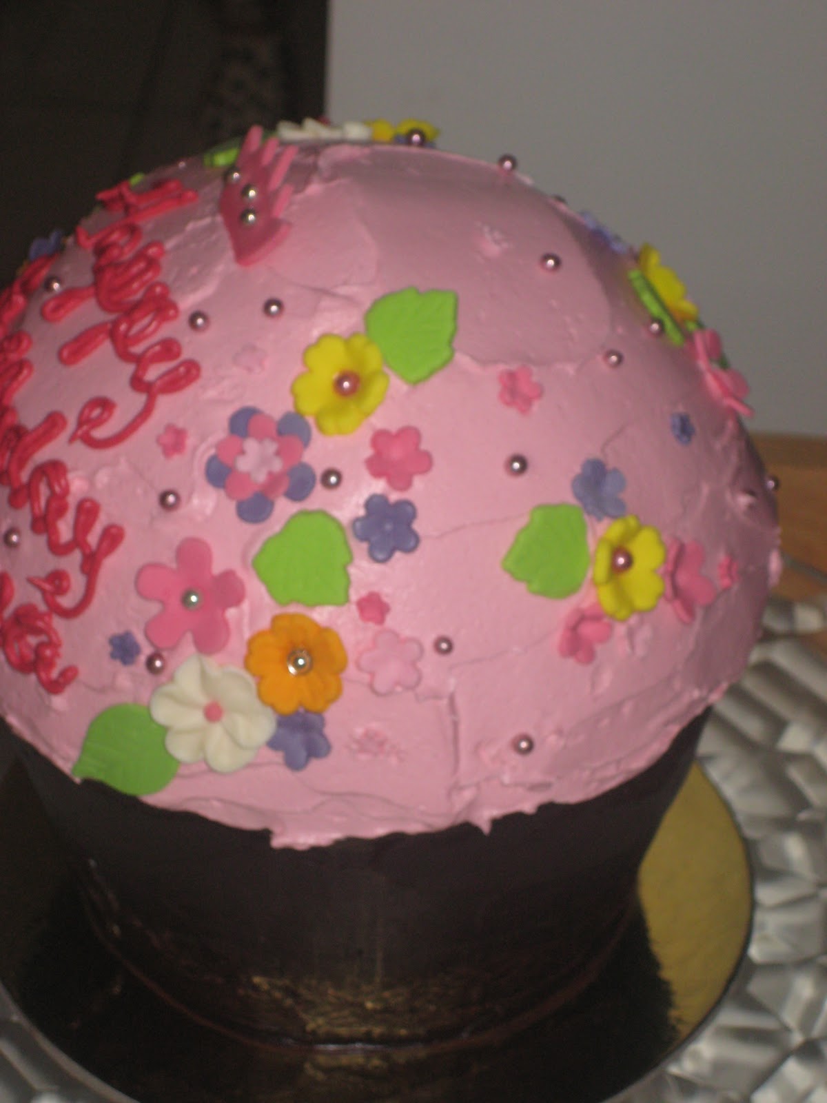 Big Cake, little cake: Jumbo cupcake!