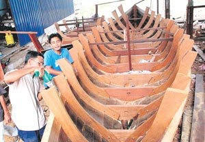 terenGGanu MYjourney: The OLDEST TRADITIONAL BOAT making in Malaysia