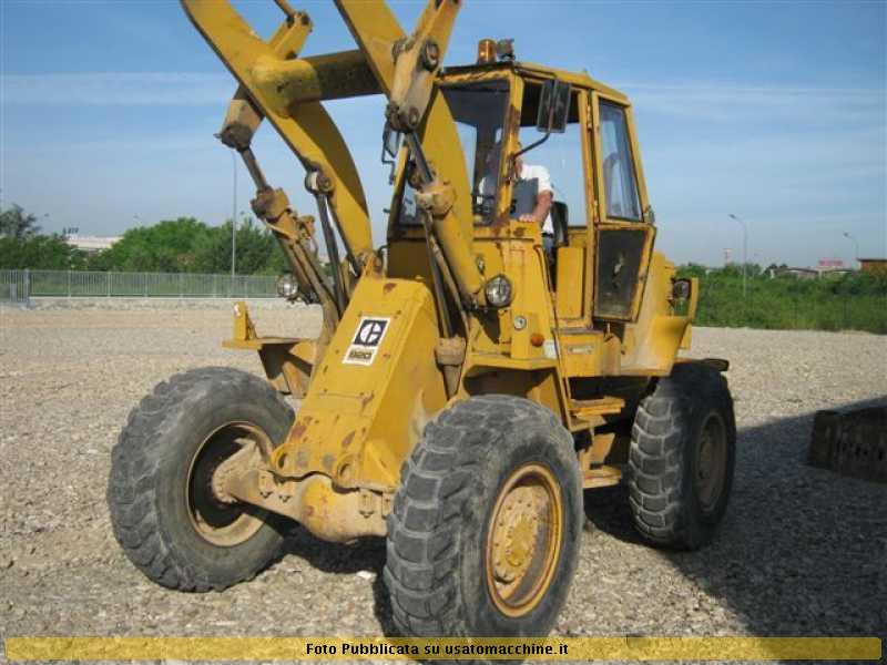 المحلاوي للإستيراد والتصدير (معدات ثقيلة): لودر CAT 920 1973