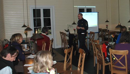 Hunduddens blogg: Uppskattat föredrag med Adam Hubinette från Tullverket