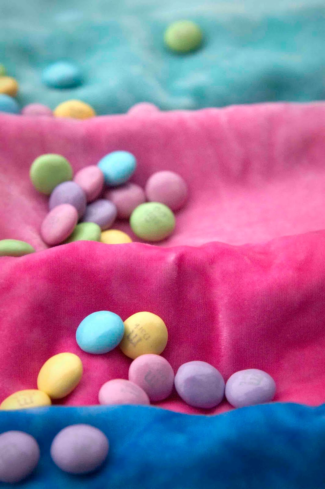 Plays With Needles: I Want Candy