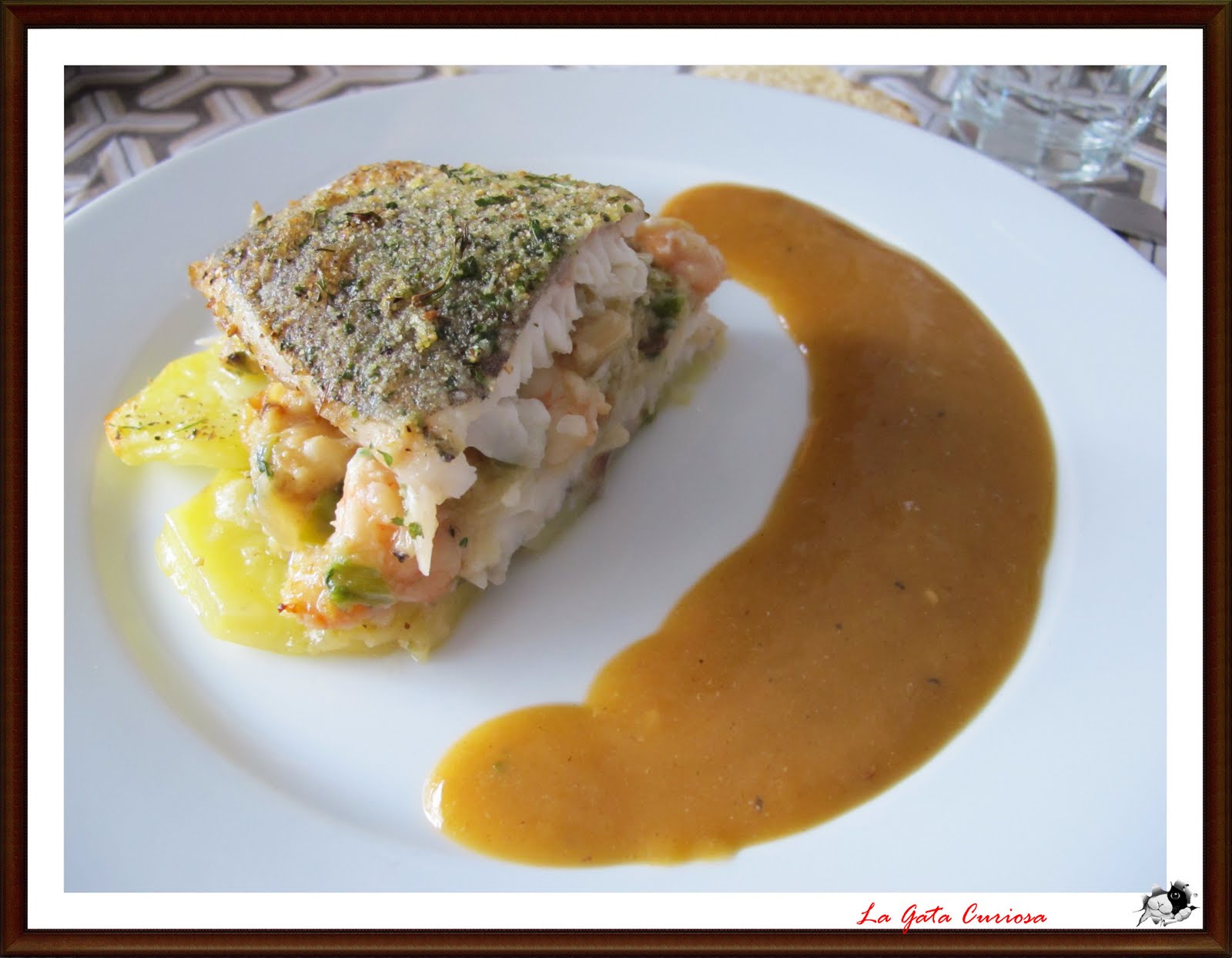 La Gata Curiosa: MERLUZA RELLENA DE GAMBAS