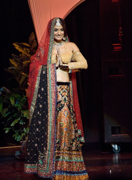 Indian national costume - lasopasy